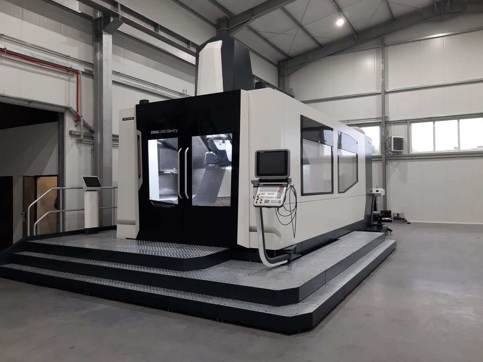 5-osiowe centrum obróbcze DMGMori DMU 200 Gantry - Zakład Metalowy Krępa